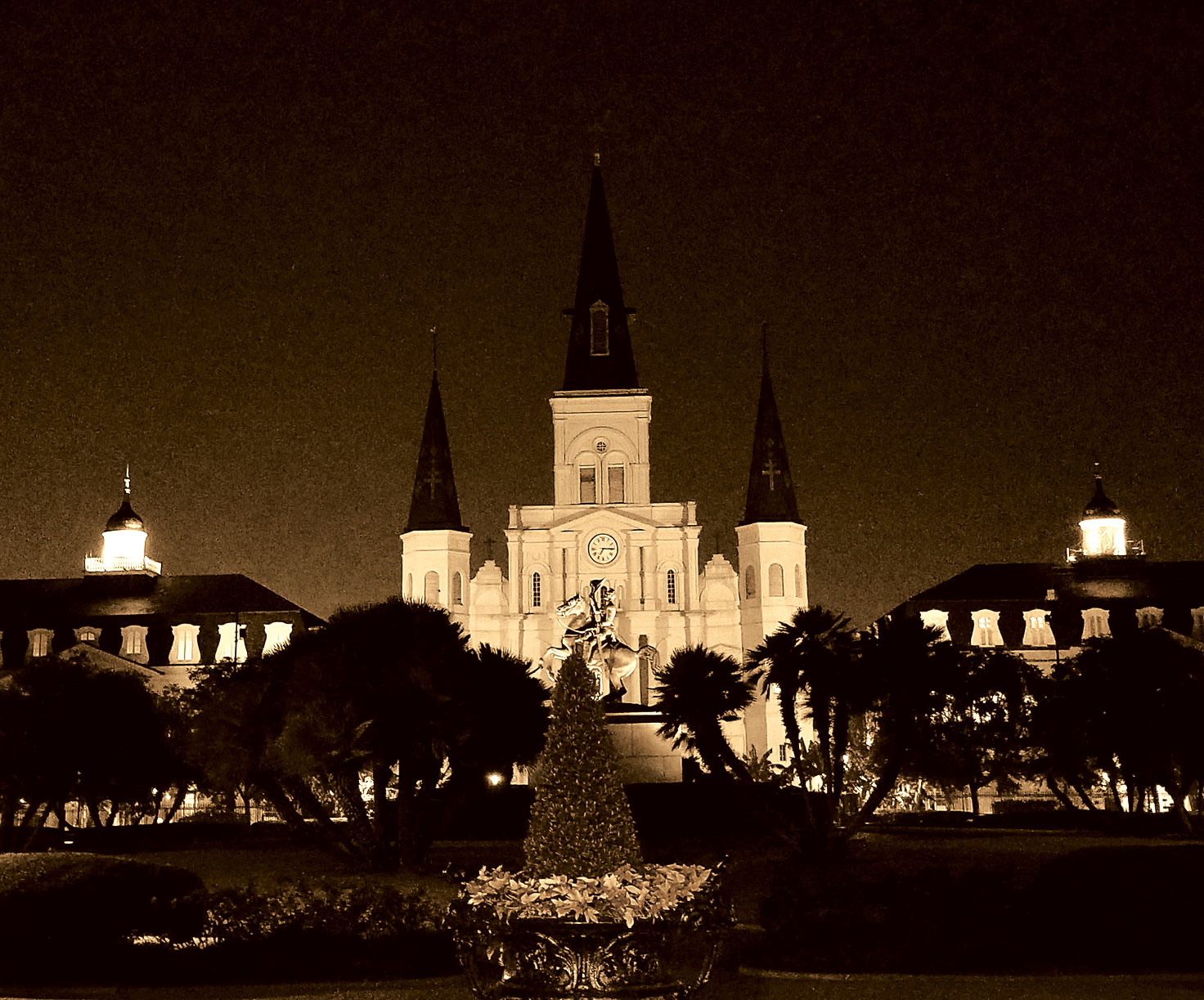 Paranormal Tour - Our Favorite Ghosts - Unique NOLA Tours